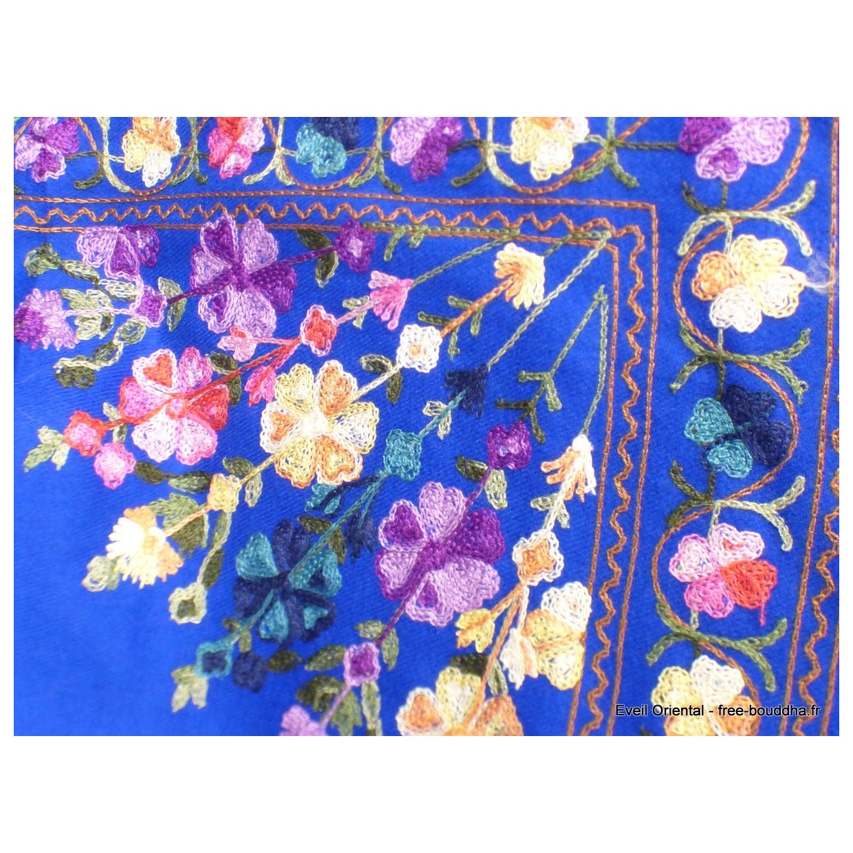 Châle népalais bleu roi brodé fleurs – Laine et acrylique